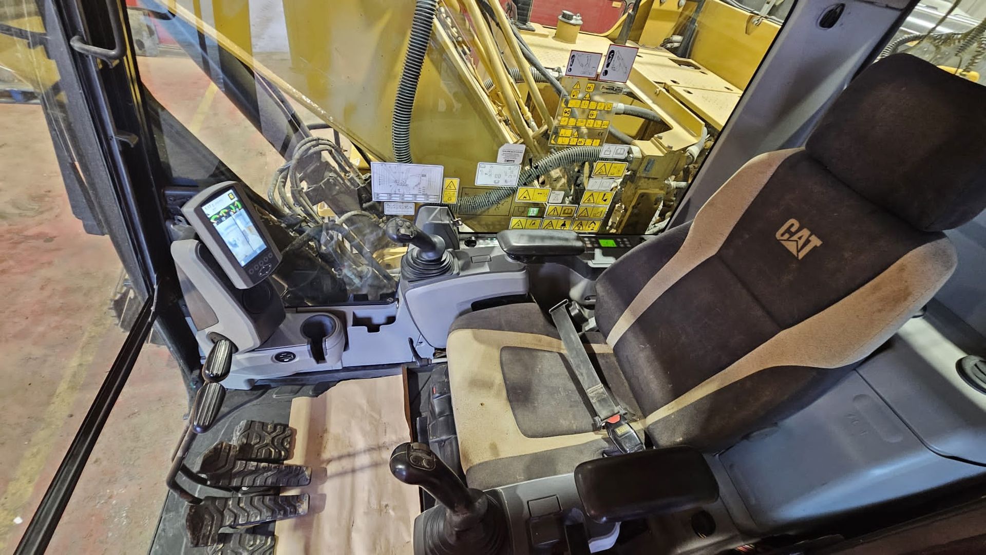CAT 320F - Ego Machinery Inc